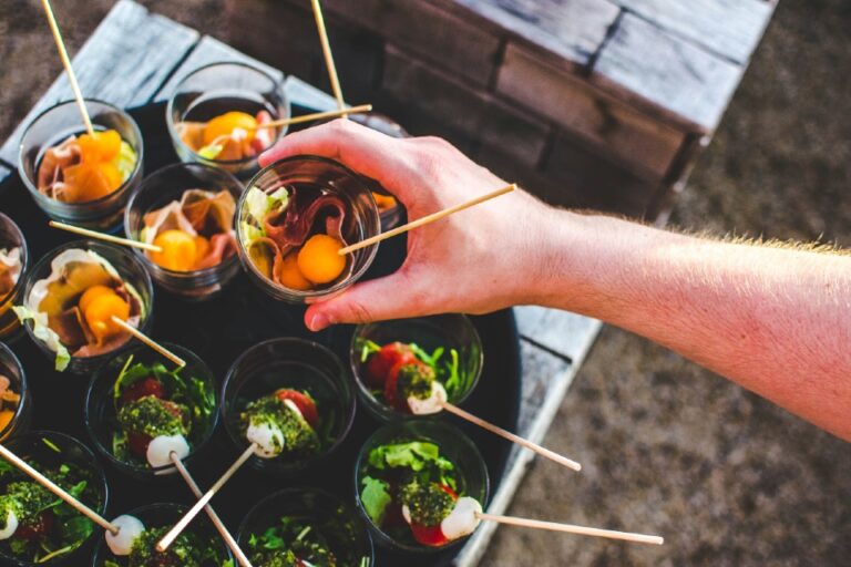 CATERING MONTH: Reducing event food waste and carbon footprints without ...